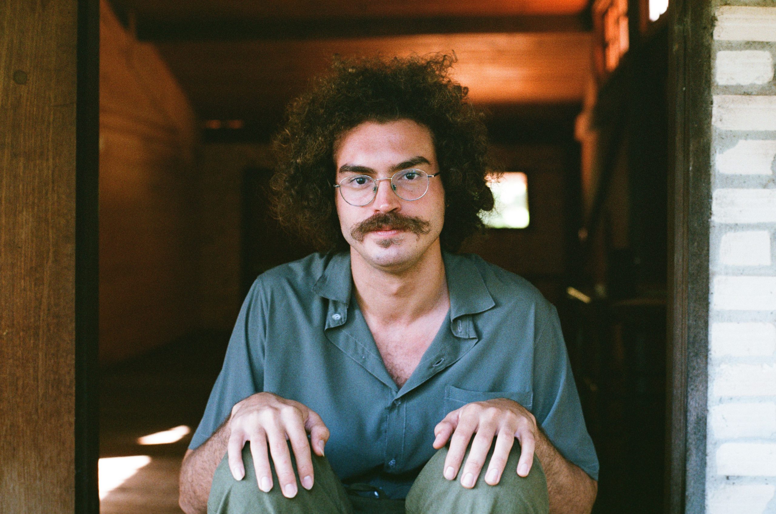 NOVA MPB - Pedro Constantino, o cantautor de "Esboço" - Revista Arte ...